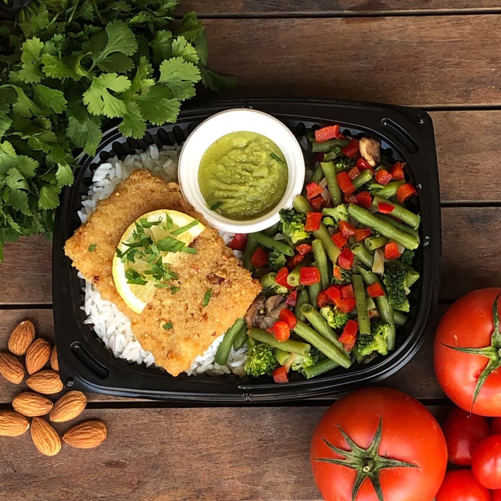 Pescado blanco con almendras, salteado de verduras y arroz blanco | Fit ...